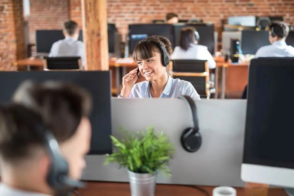 Complete Beginner’s Guide to Outbound Call Centers | NICE